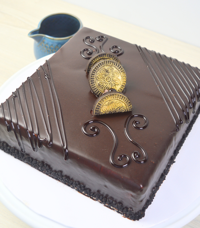 Midnight Elegance Cake - www.cake.lk